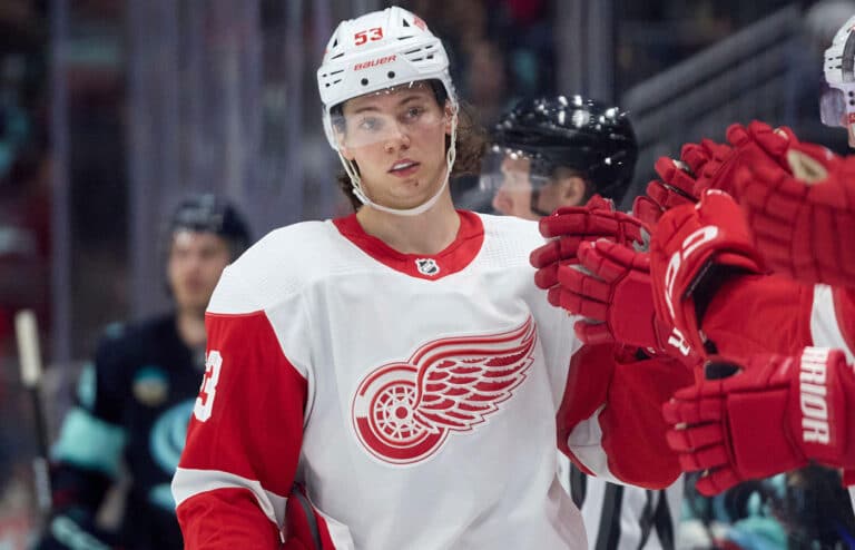 Moritz Seider skriver jättekontrakt med Detroit Red Wings ...